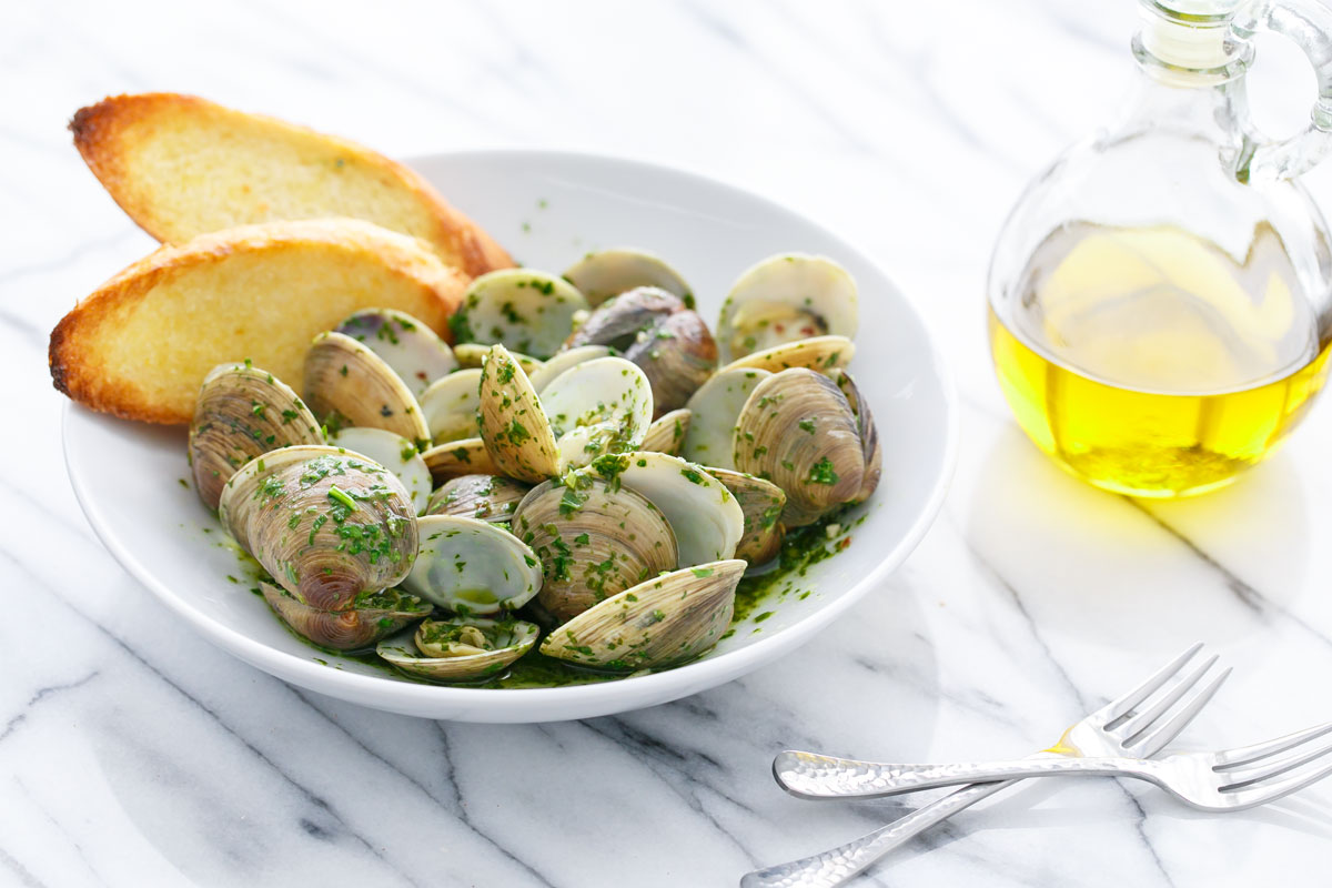 Try this mojo Clams with Olive Oil! - Olive Oils from Spain